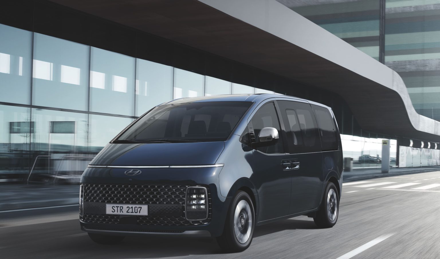 Hyundai renueva su portafolio con la nueva Staria - Revista Sommelier